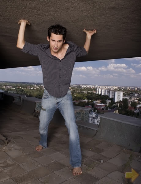 Dan Balan's feet