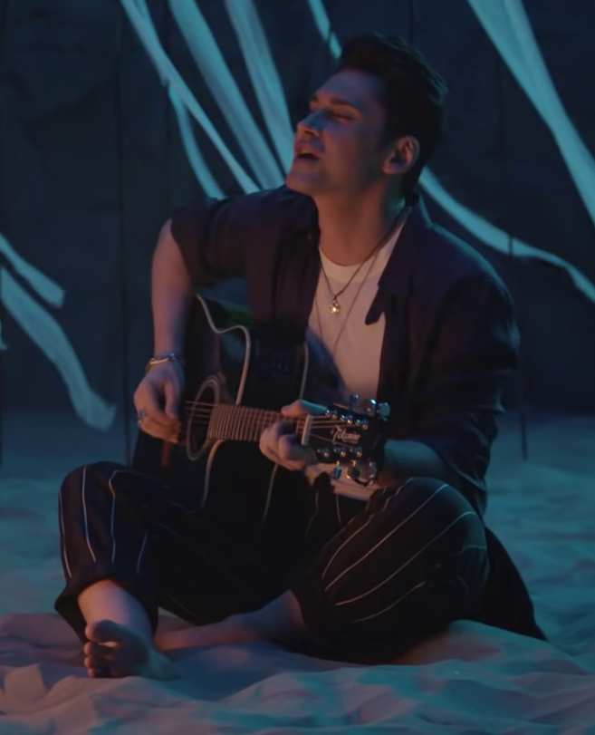 Dan Balan's feet