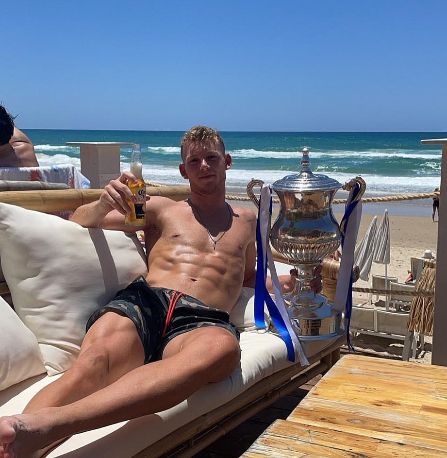 Daniel Peretz's feet