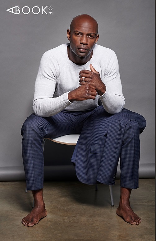 David Gyasi's feet