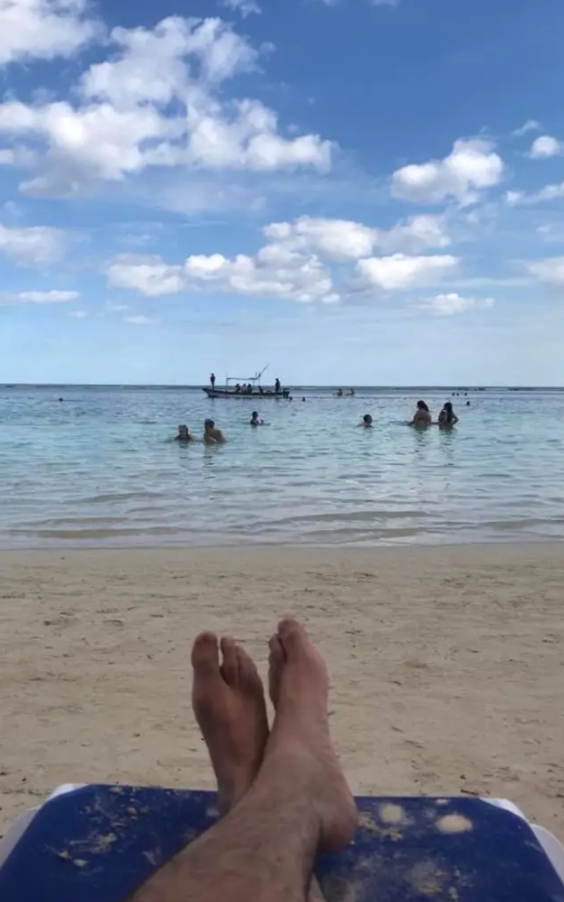 David Rodríguez's feet