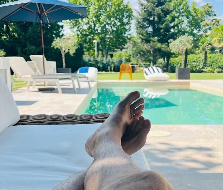David Summers's feet