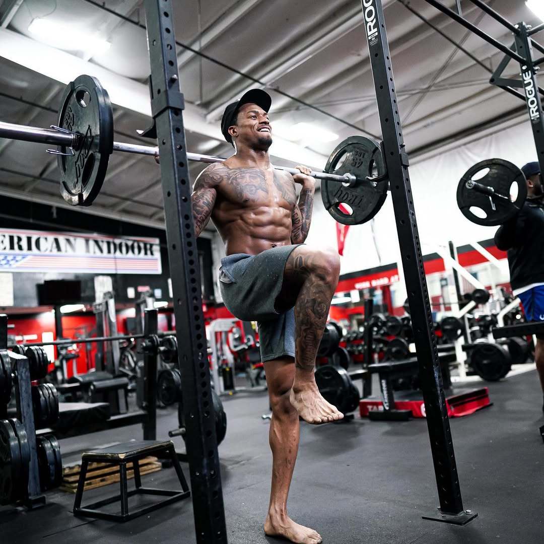 DeShon Elliott's feet