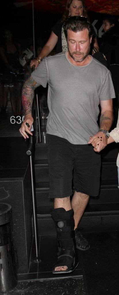 Dean McDermott's feet