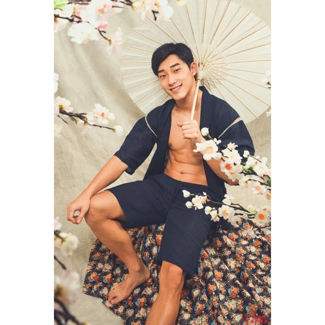 Dean Tang's feet