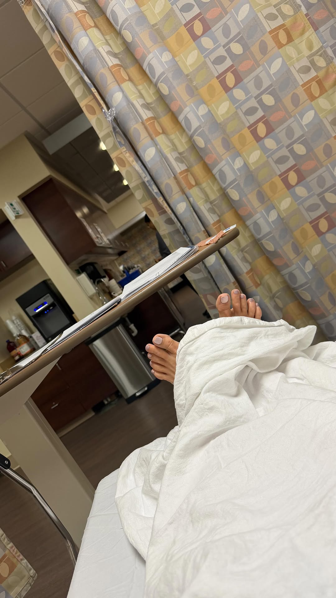 Debbie Gibson's feet