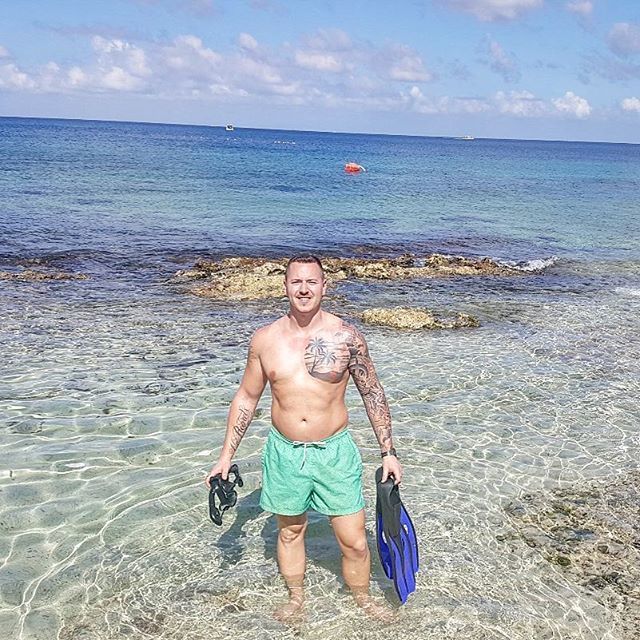 Derek James Trapp's feet