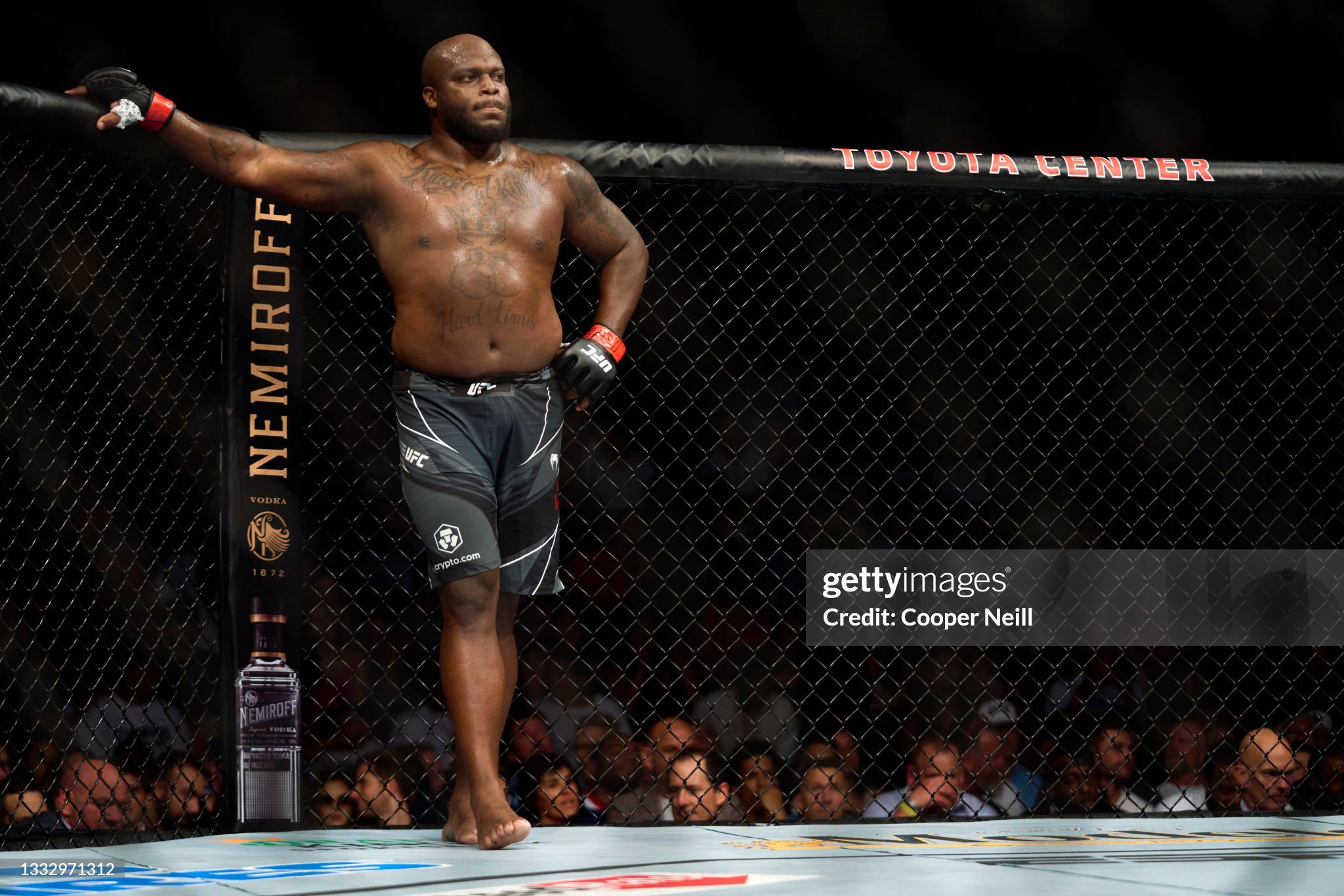 Derrick Lewis's feet