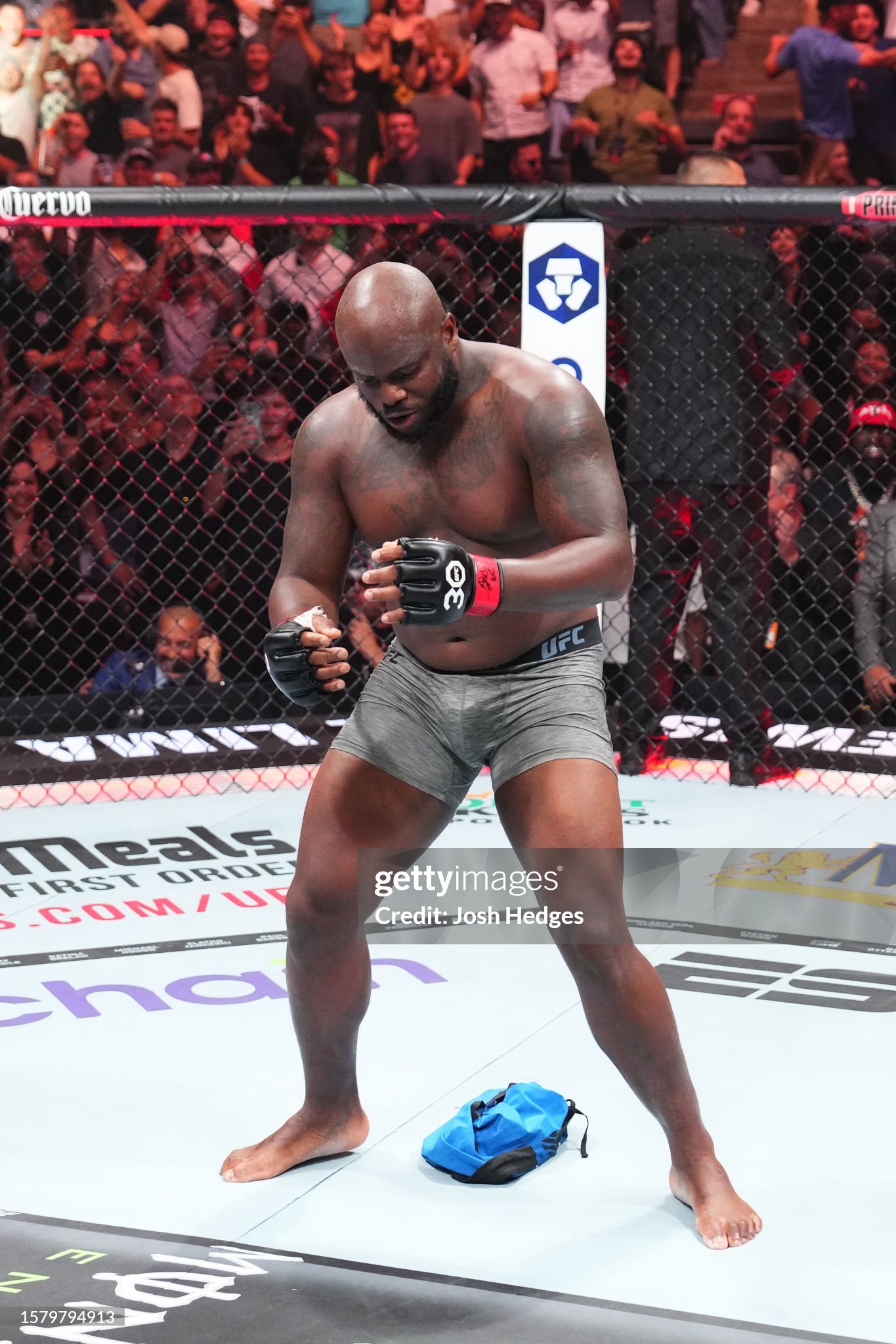 Derrick Lewis's feet