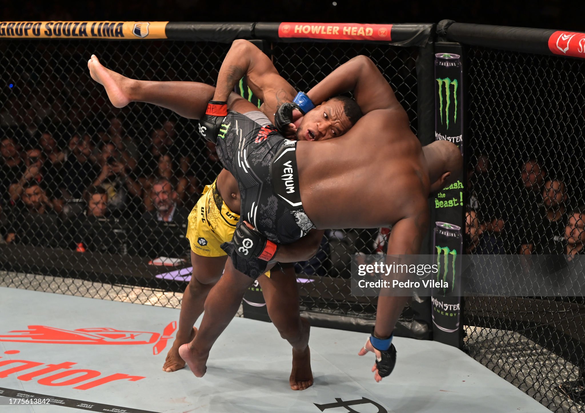 Derrick Lewis's feet