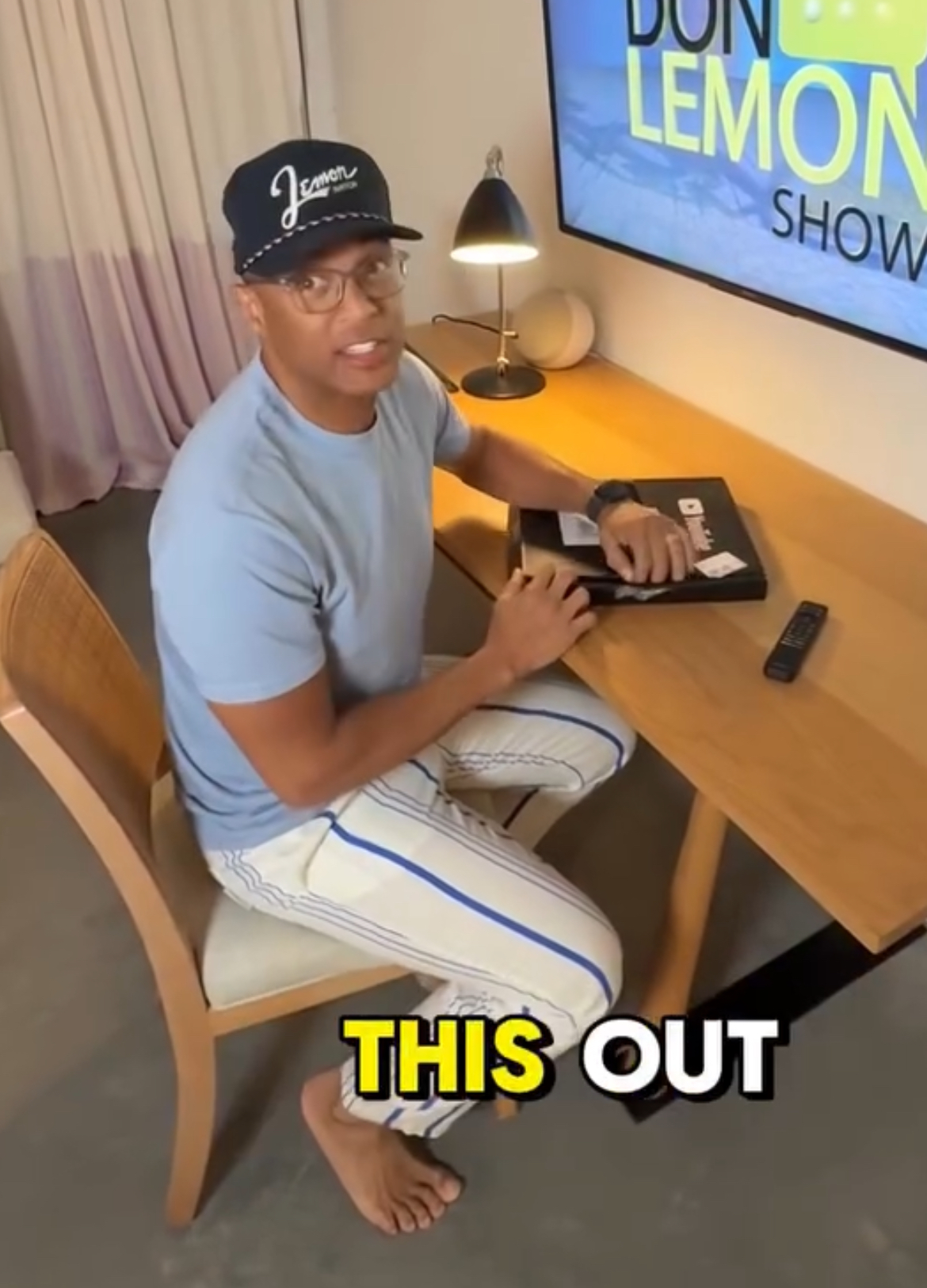 Don Lemon's feet