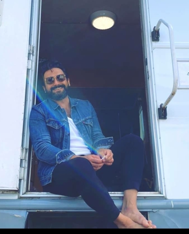 Doug Rao's feet
