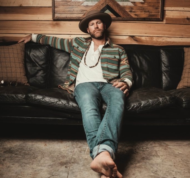 Drake White's feet
