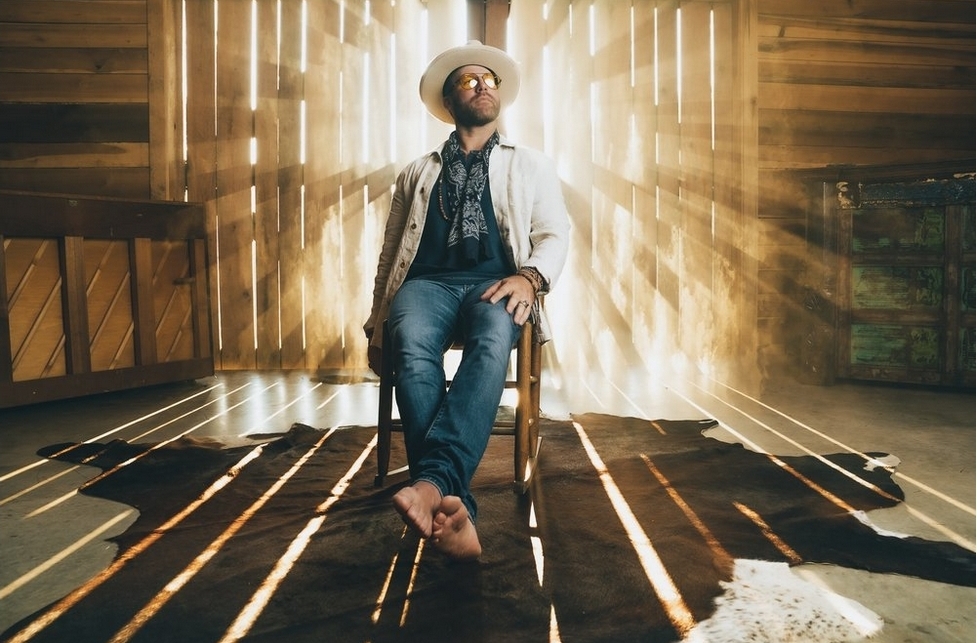 Drake White's feet