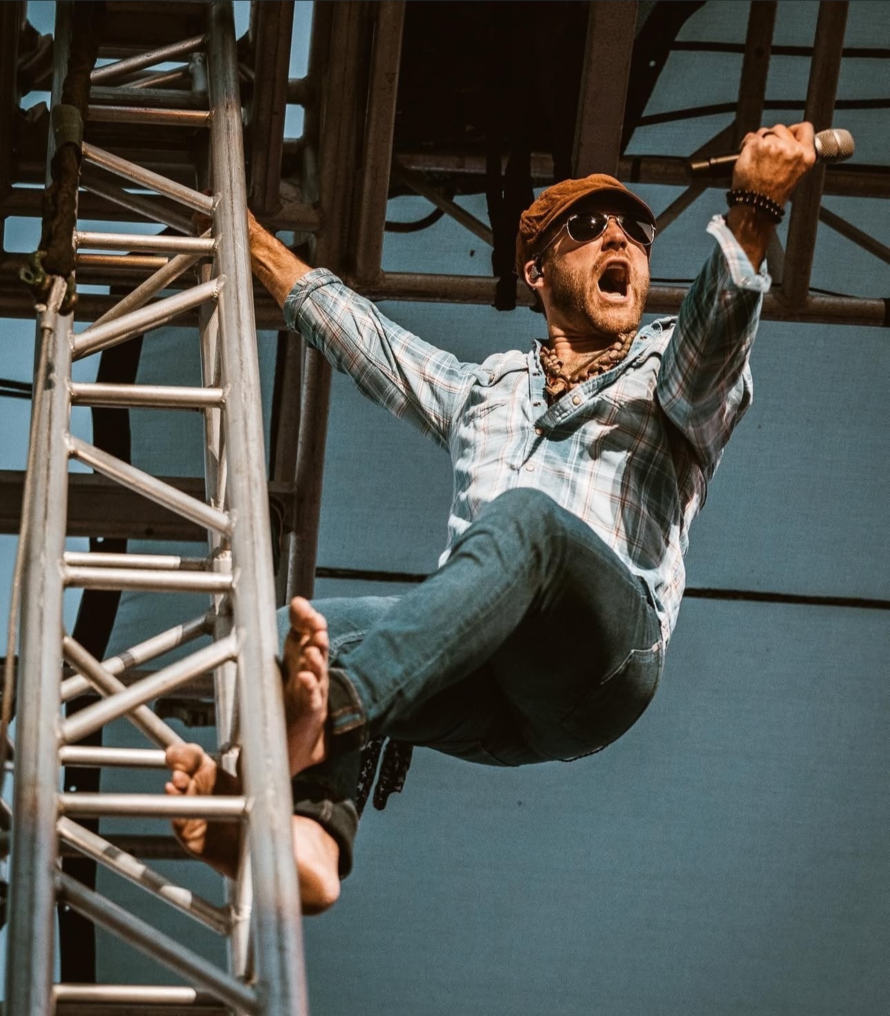 Drake White's feet