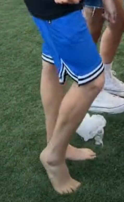 Dylen Dror's feet