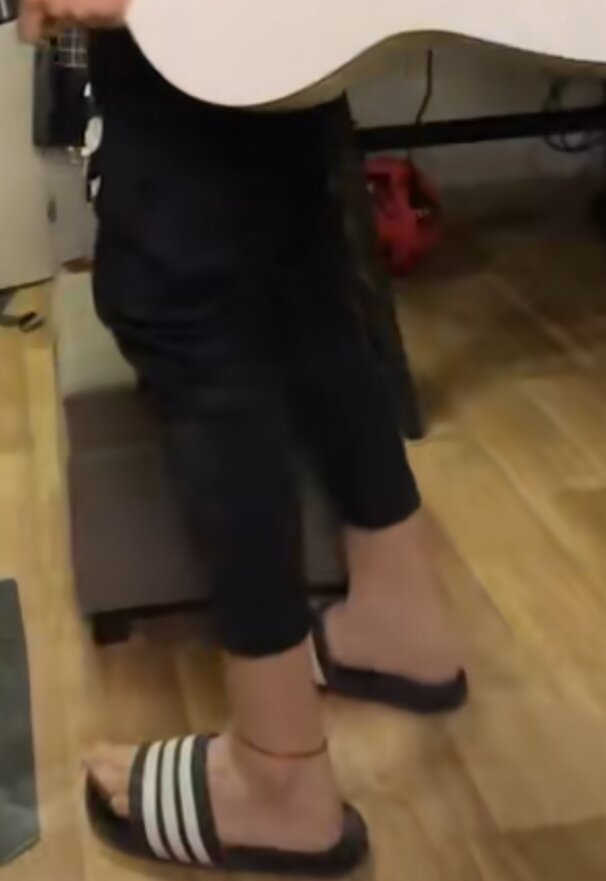 Dylen Dror's feet