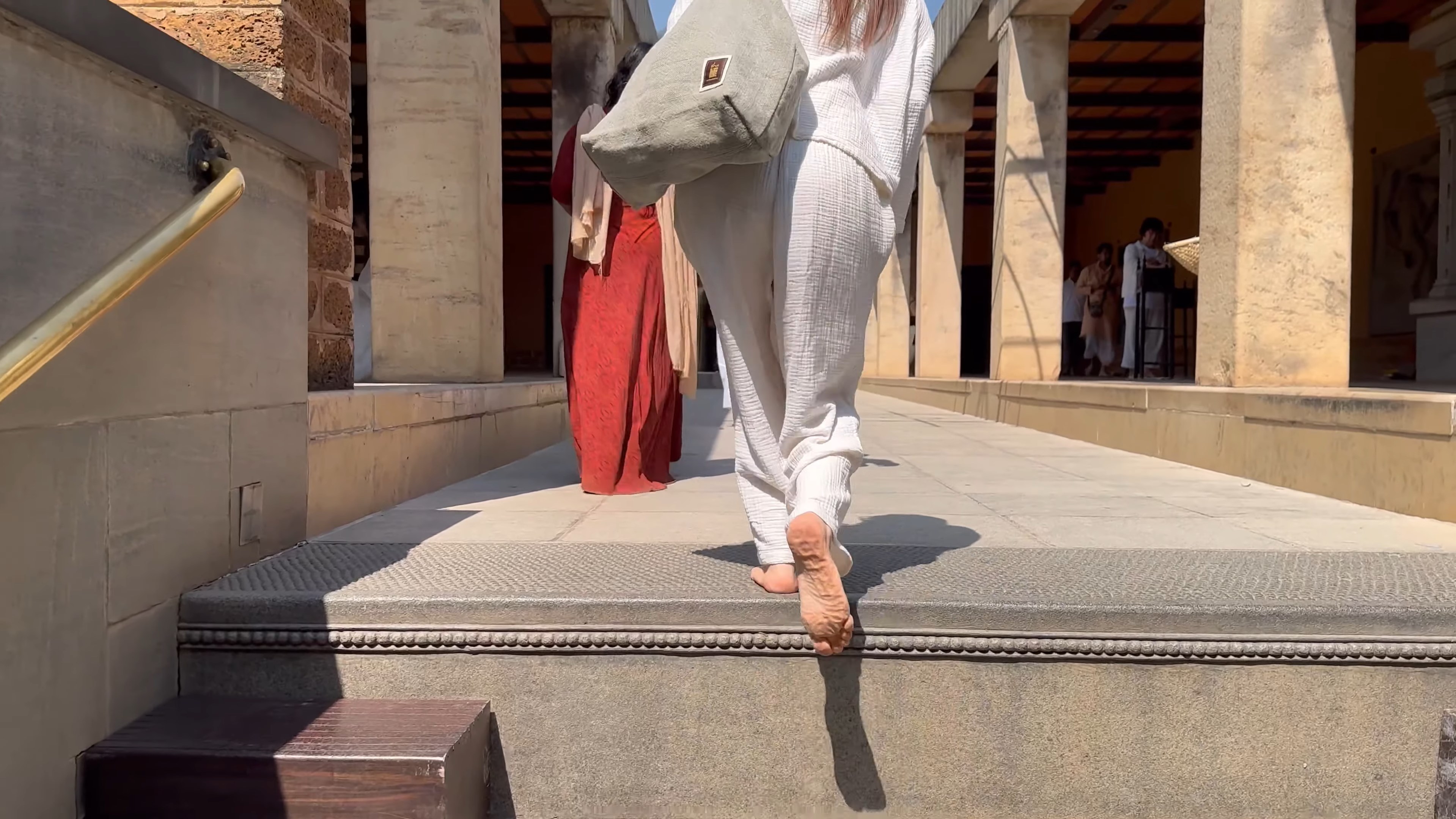 Ece Vahapoglu's feet