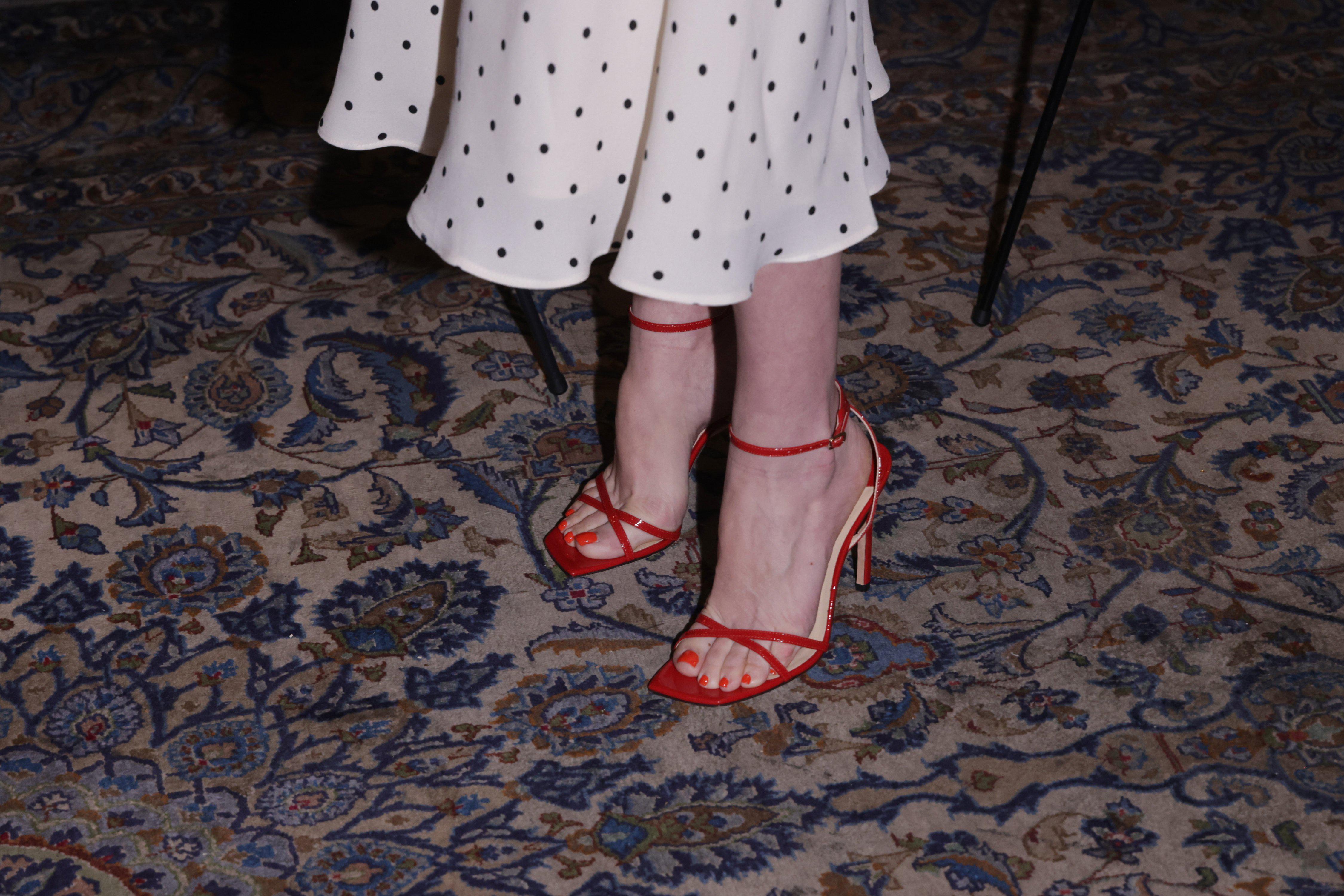 Elisabeth Moss's feet