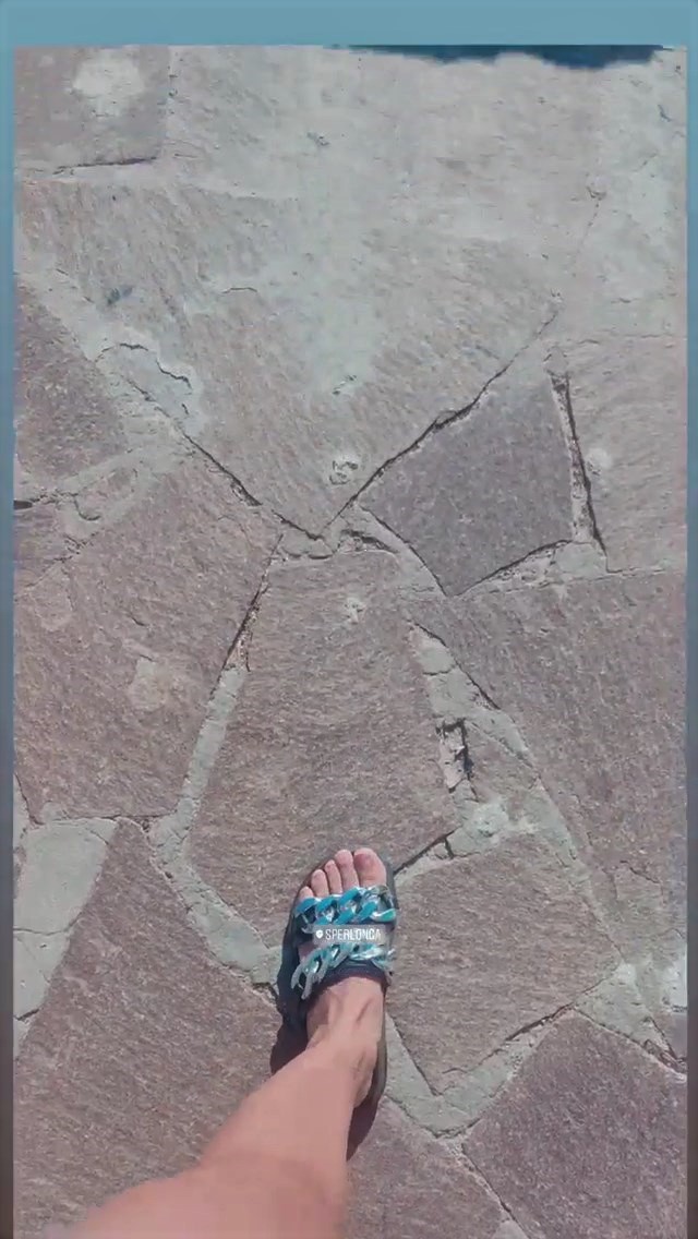 Eliza Dan's feet