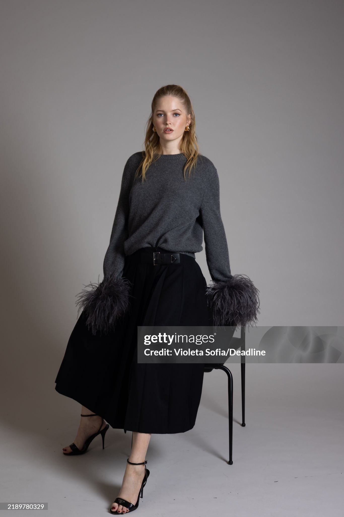 Ellie Bamber's feet