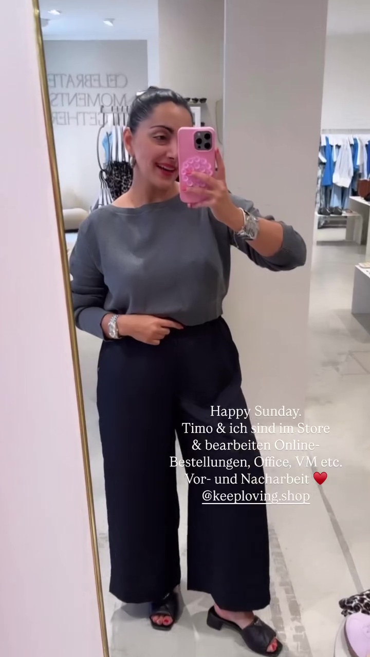 Elmira Rafizadeh's feet