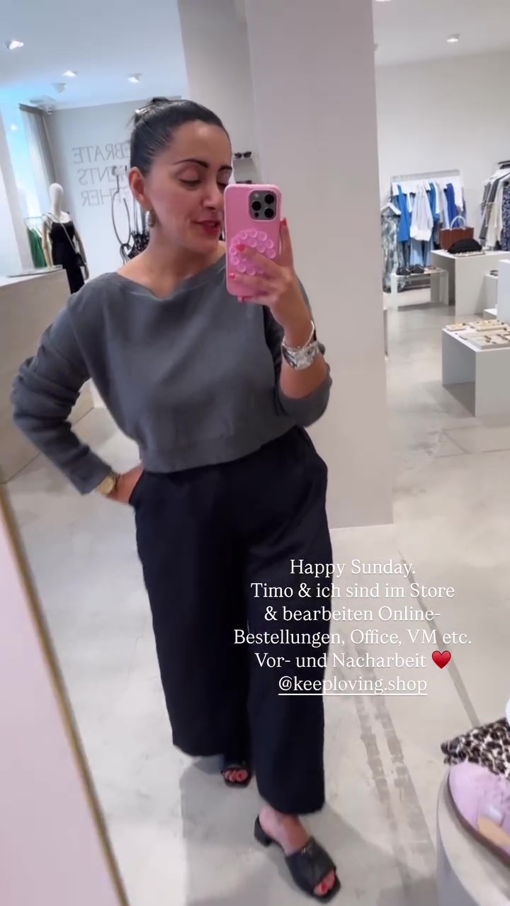 Elmira Rafizadeh's feet