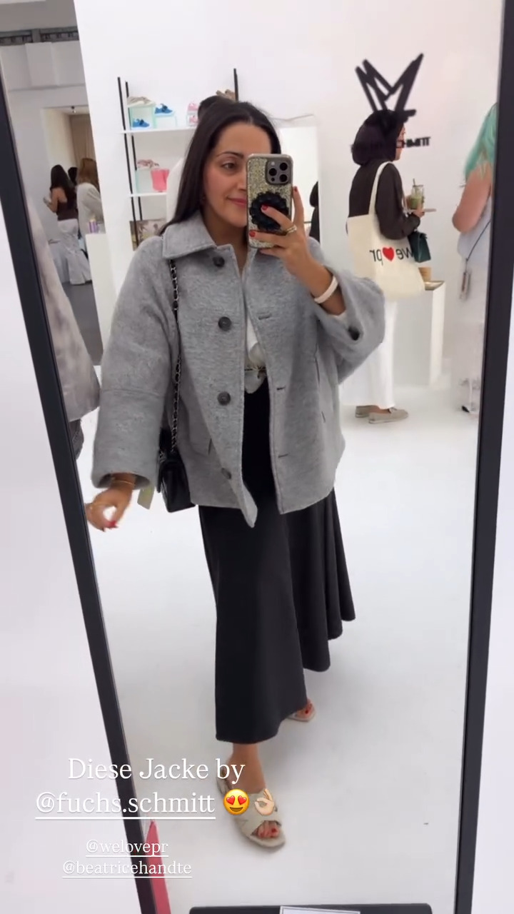 Elmira Rafizadeh's feet