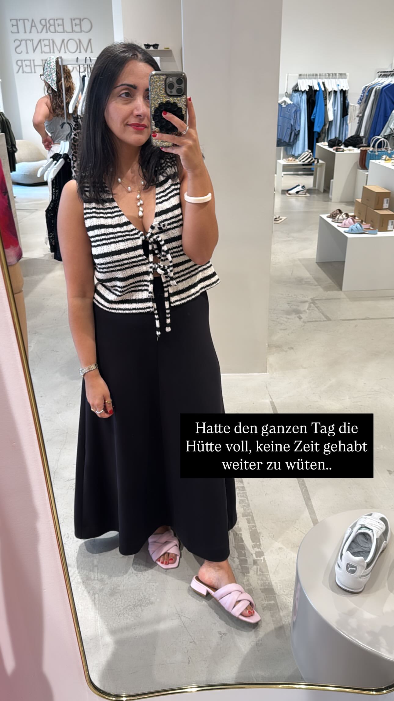 Elmira Rafizadeh's feet