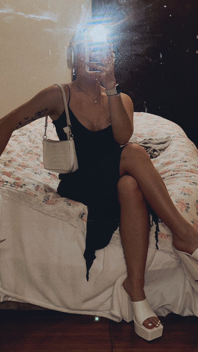 Elyse Herrera's feet