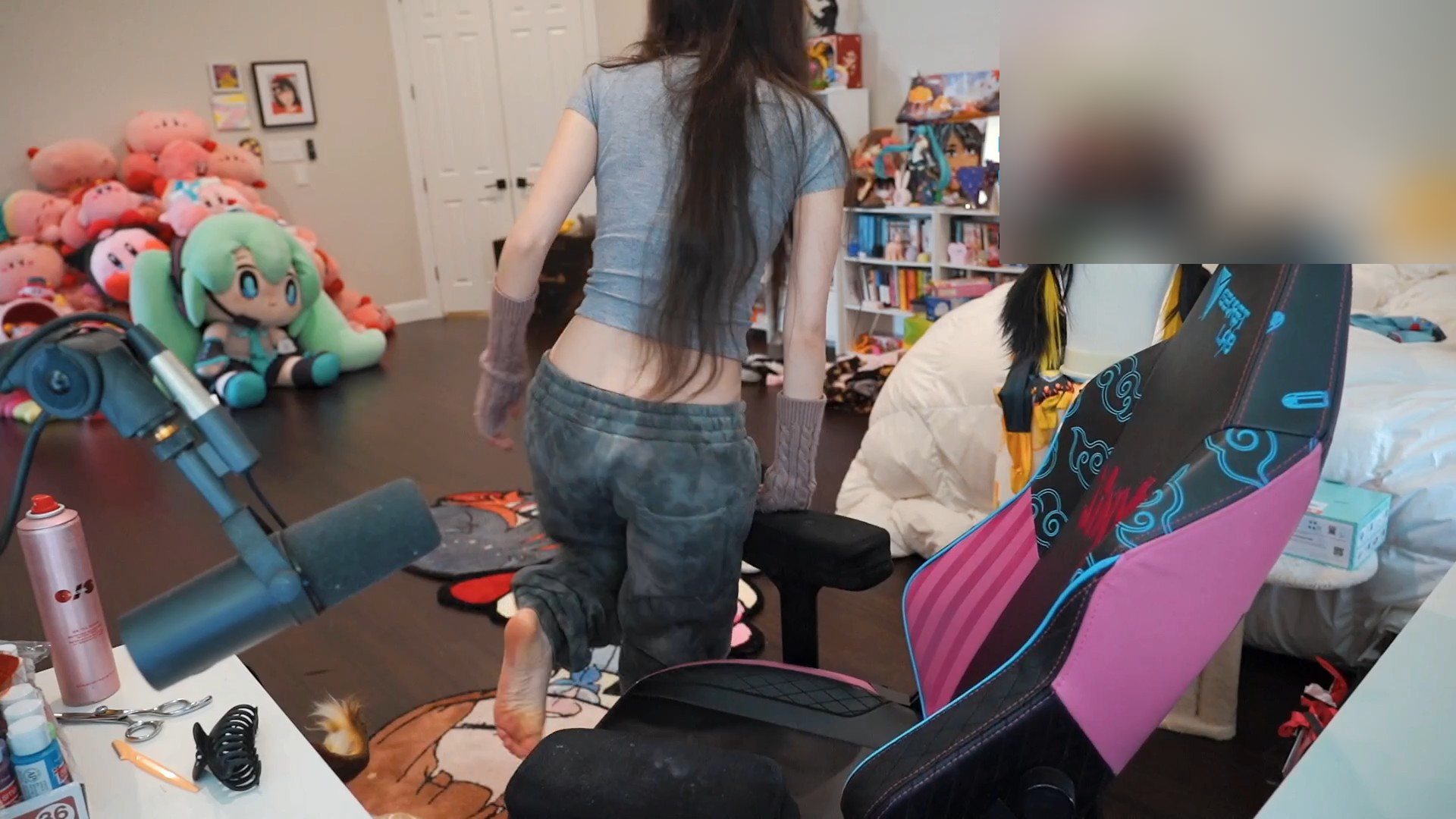 Emily 'Emiru' Schunk's Feet