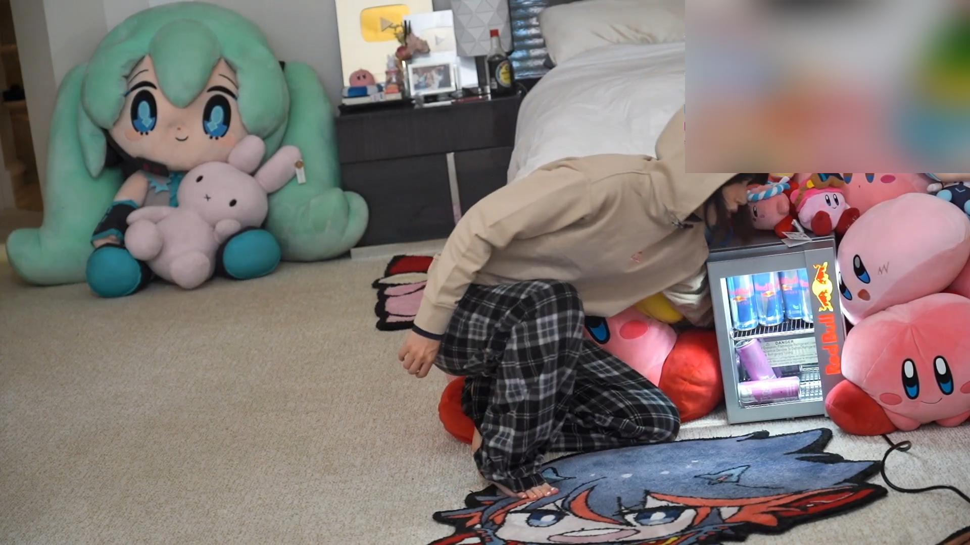 Emily 'Emiru' Schunk's feet