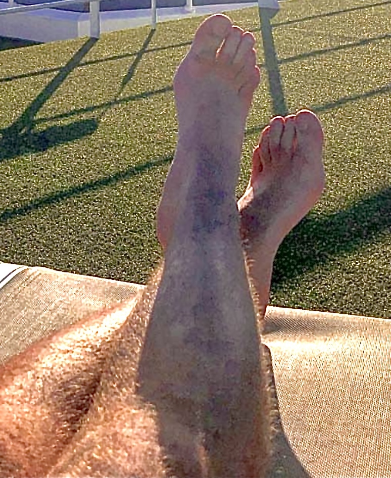 Jeremy Sisto Barefoot