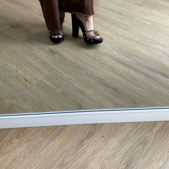 Francesca Capaldi's feet