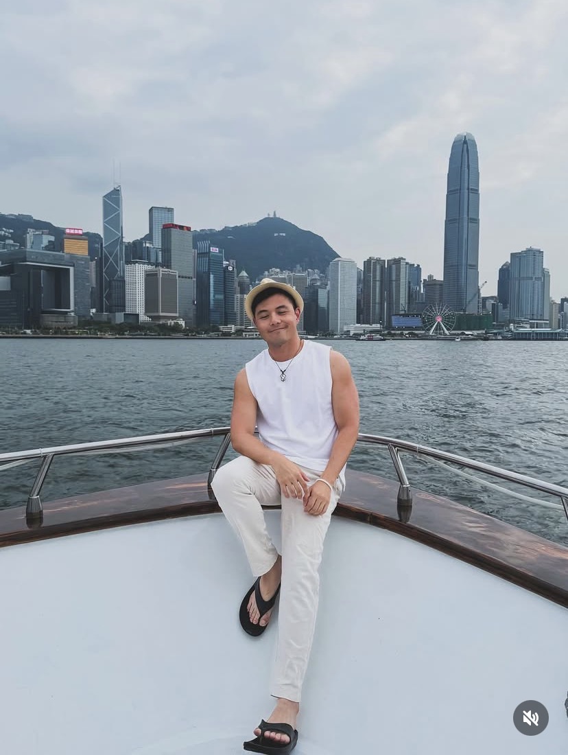 Fred Lo's feet