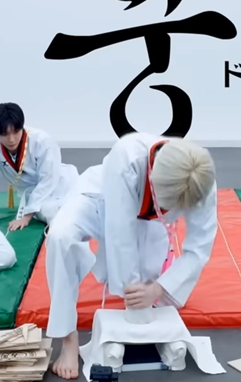 Fujinaga Sakuya's feet