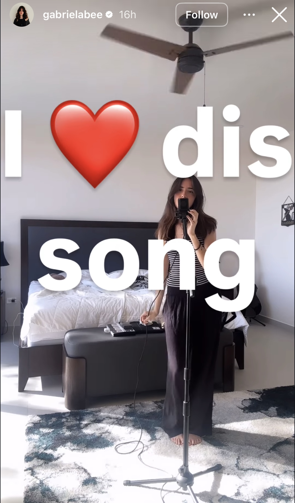 Gabriela Bee's feet