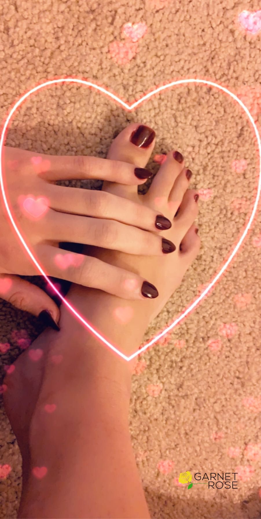 Garnet Rose's feet