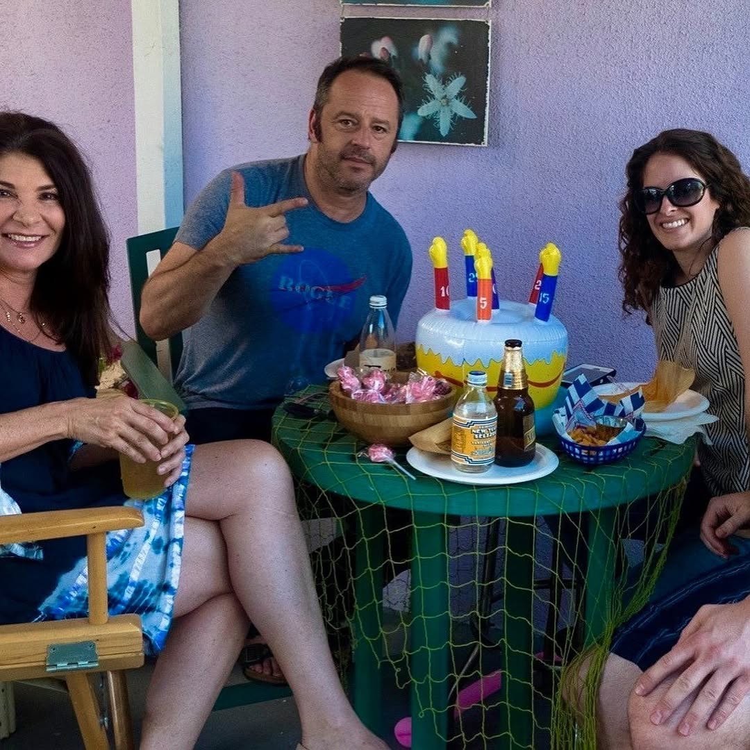 Gil Bellows's feet