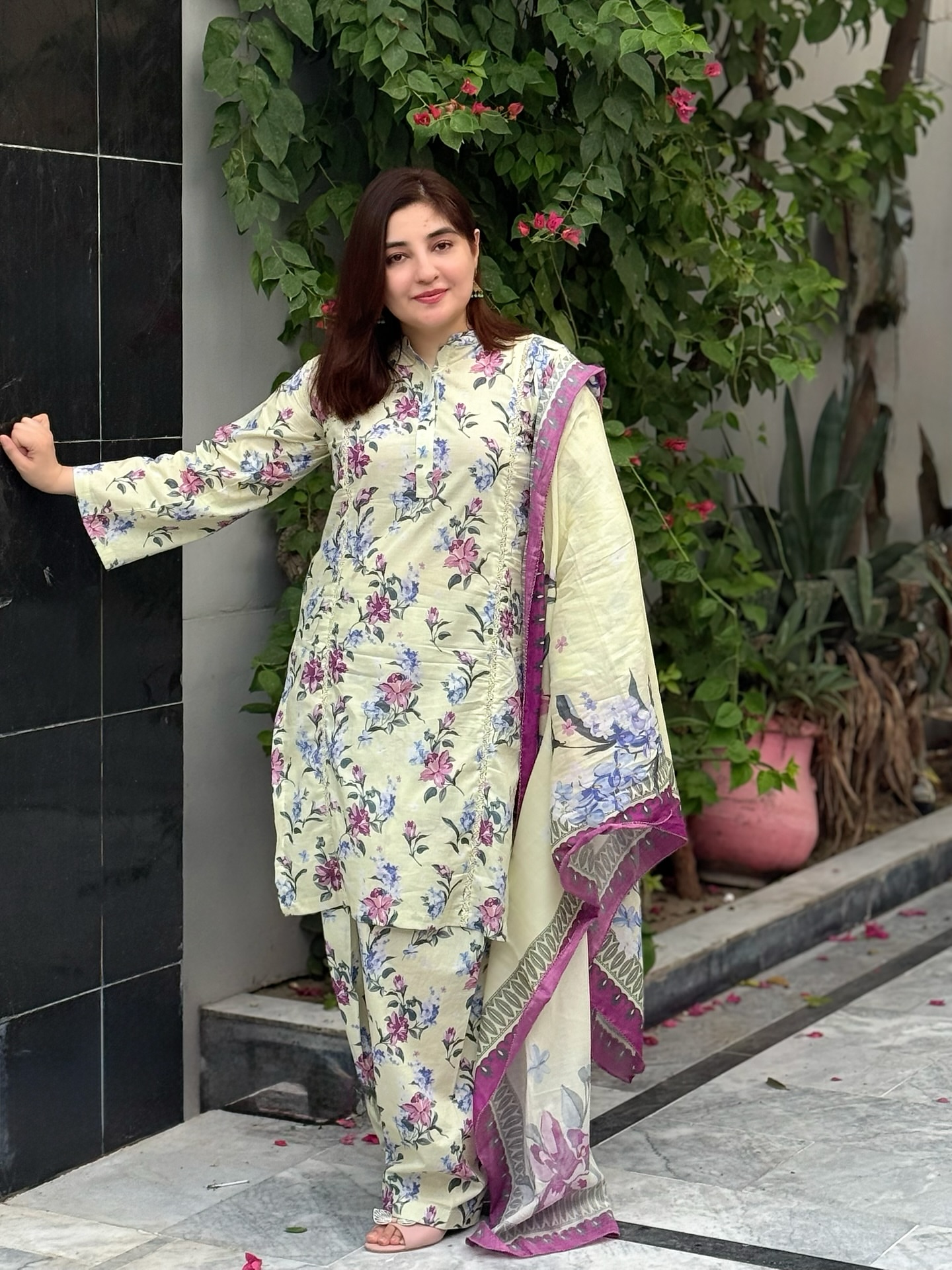 Gul Panra's feet