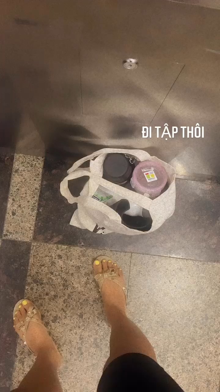 H'Hen Niê's feet