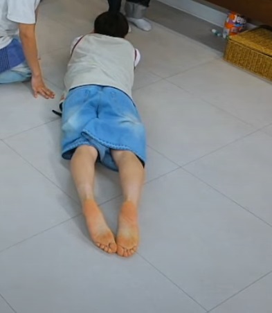 Hirose Ryo's feet