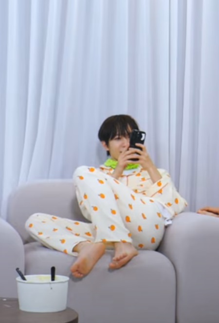 Hirose Ryo's feet