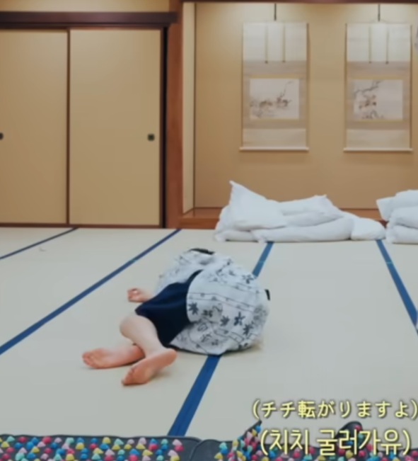 Hirose Ryo's feet
