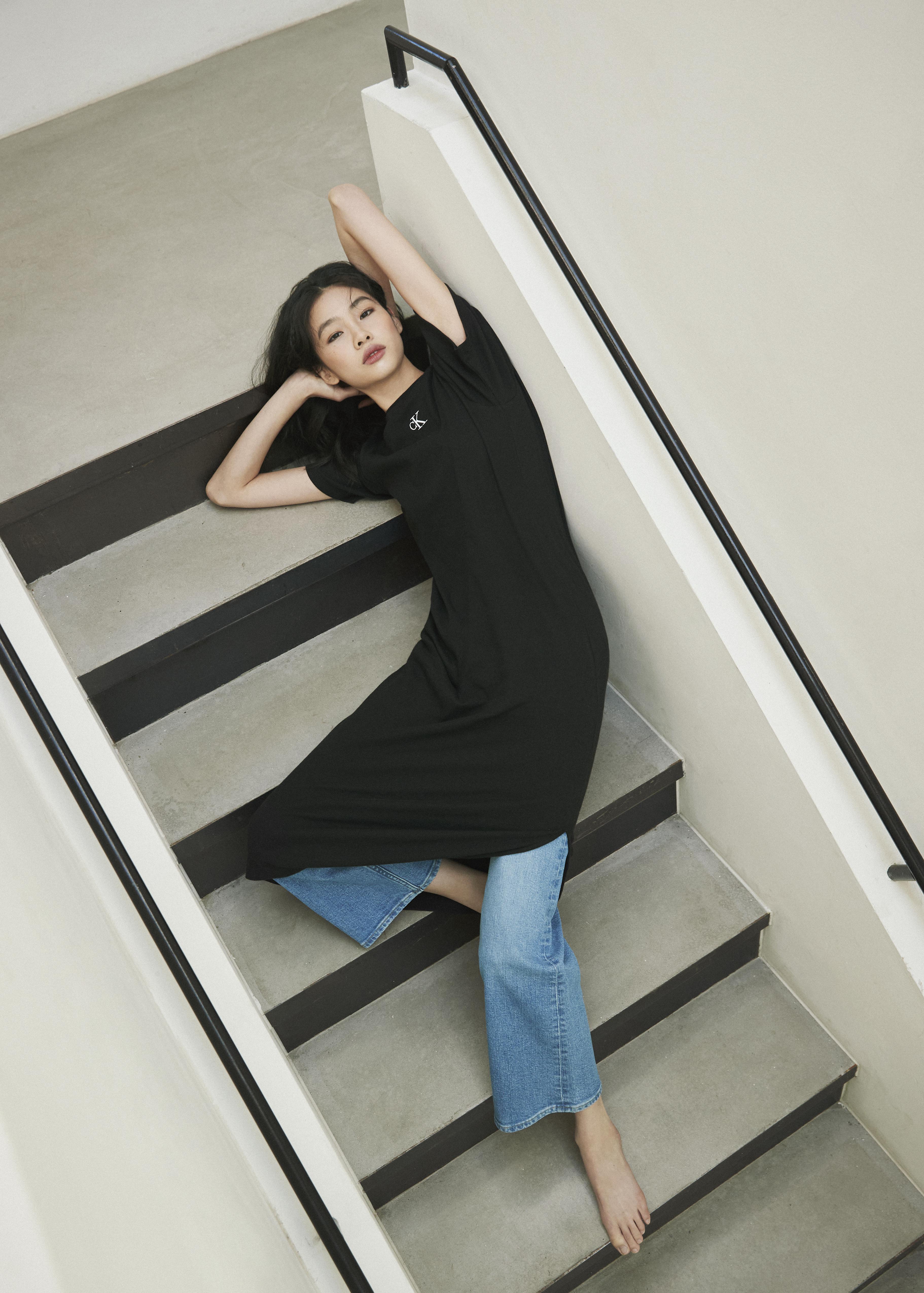 Hoyeon's feet