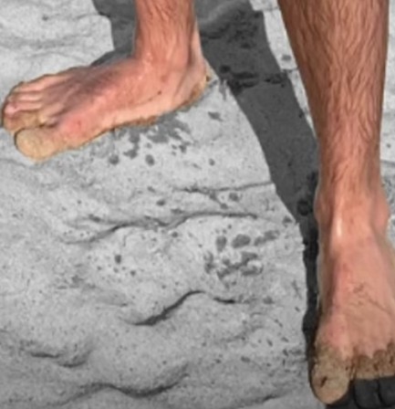 Hugo Clément's feet