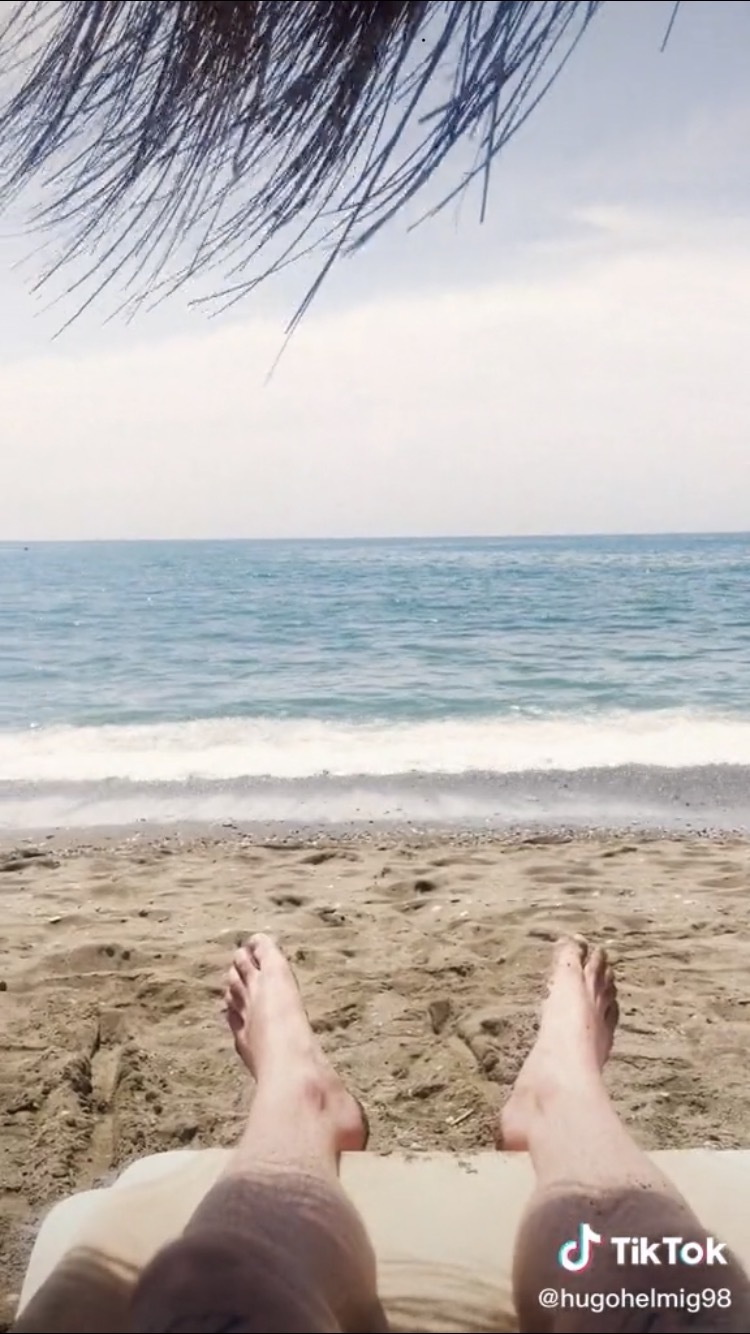 Hugo Helmig's feet
