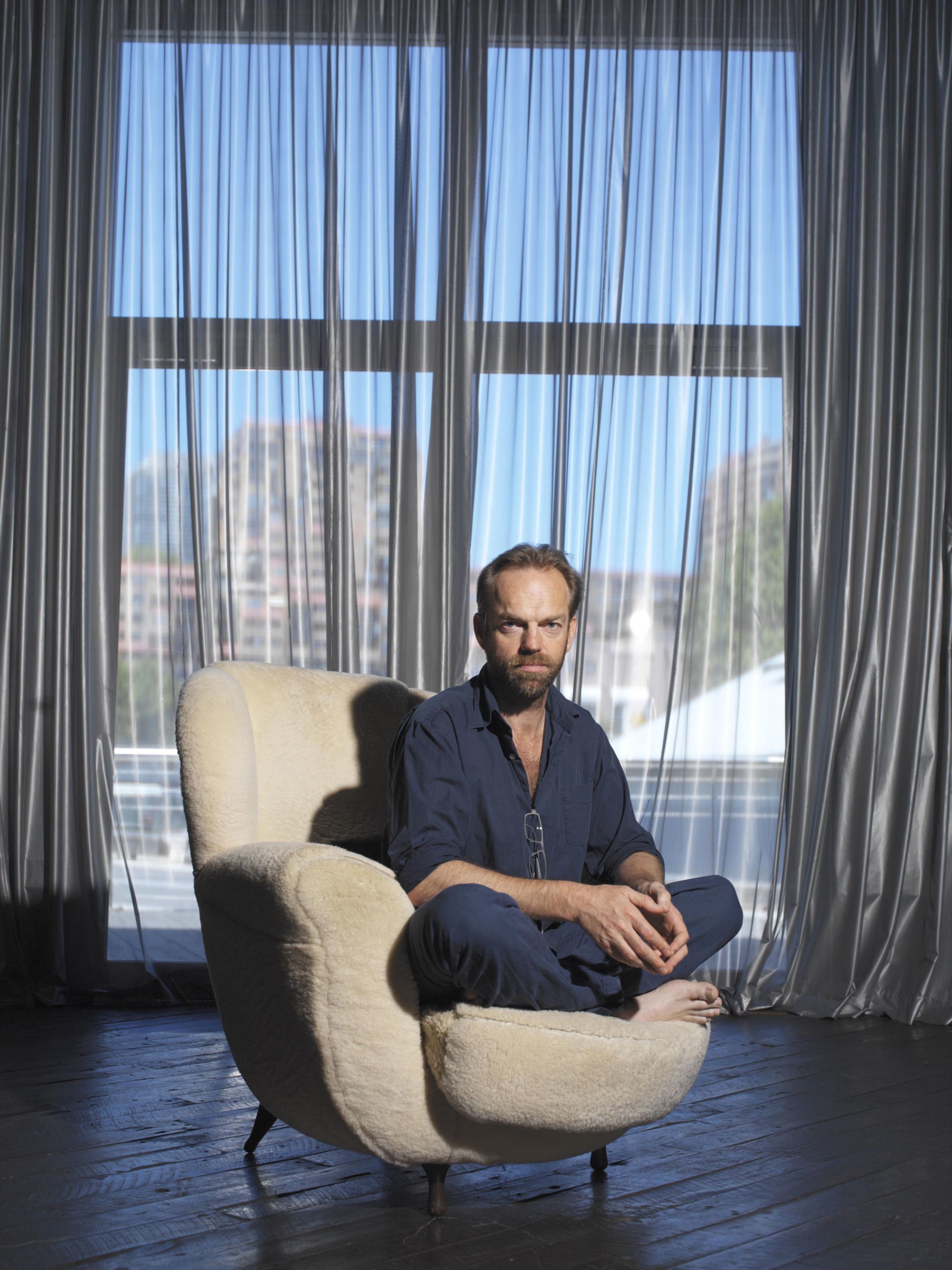 Hugo Weaving's feet
