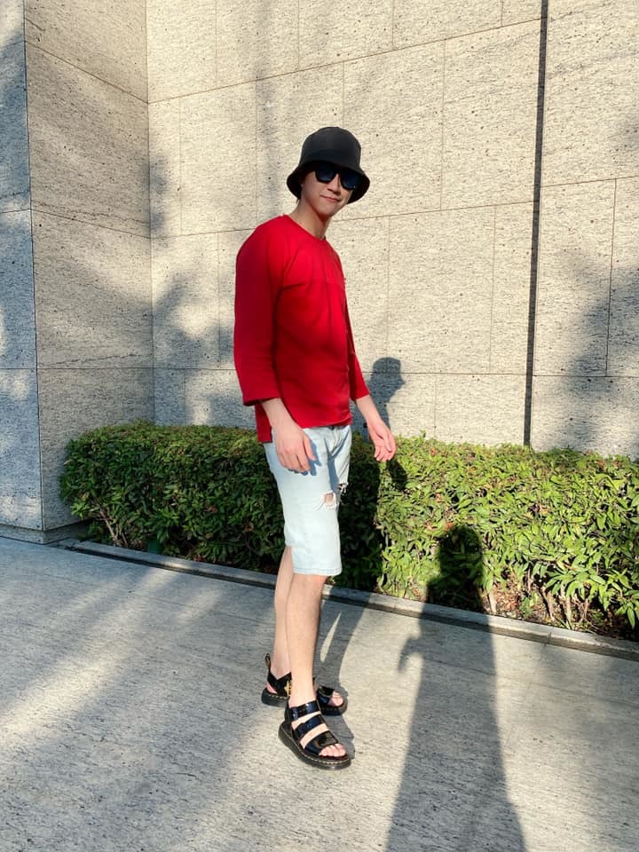 Hung-Chieh Chiang's feet