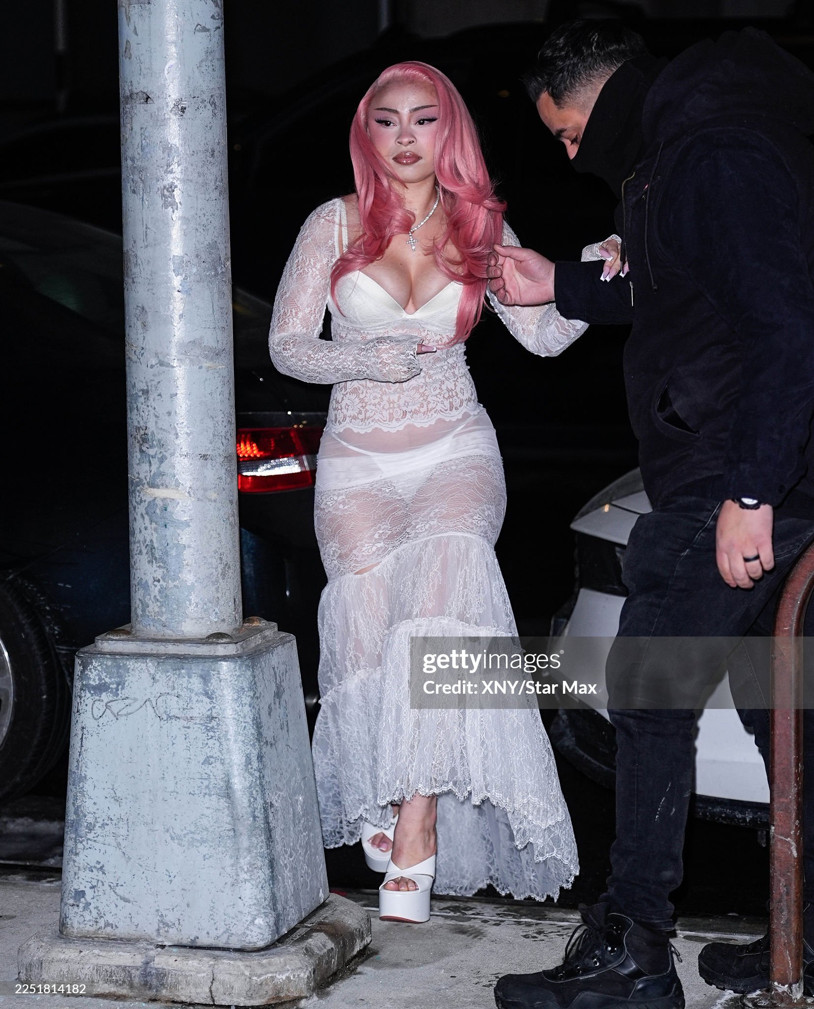 Ice Spice's feet